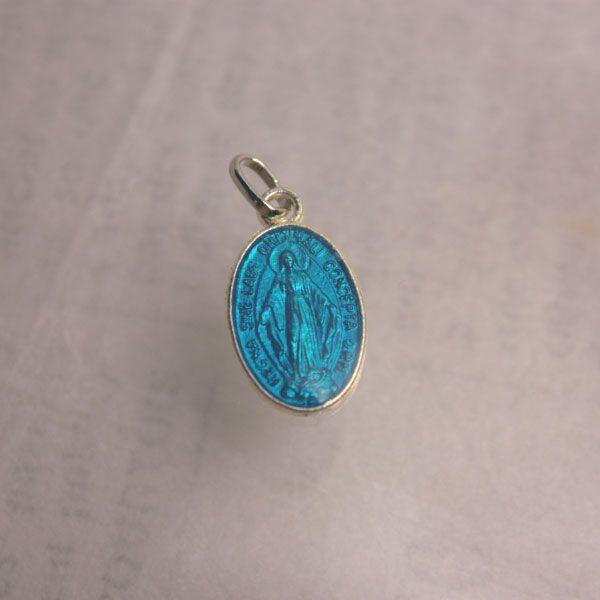 イタリアの空を思わせる美しいブルー（マリアさまの色）の「不思議のメダイ」縦：2.3cm横：1.5cmイタリアから届いた爽やかカラーの美しいメダイ。こちらの商品はメダイ本体のみのお取引ですが、シンプルなサービスチェーン(40cm〜45cm)を...