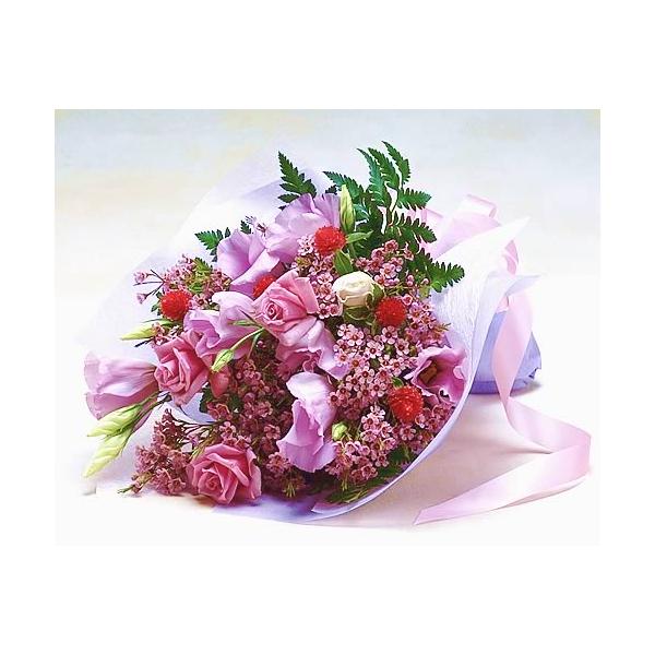 可愛いらしさにエレガントをプラスした秋ならではの優しいブーケです。お誕生日に発表会に結婚の2次会のお祝いにも素敵です。ラッピングもお花の中の色を使うとセンスが光ます。