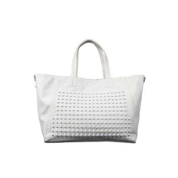 大胆で鮮やかなカラーリング、そしてバッグ前面いっぱいに存在感抜群のスタッズを施したトートバッグです。素材には柔らかい合皮を採用し、感触がいいだけではなく外見上の高級感もキープしております。A4サイズのファイルを収納できる使い勝手の良い大きさ...