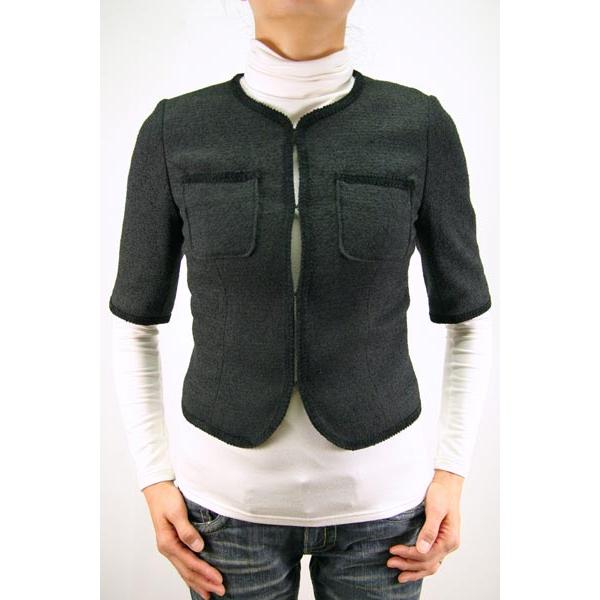 【発売日：2025年10月14日】A42404/アシッドのストレッチリングツイードのシャネルタイプジャケット、モールテープのトリミングがシャープな印象です。サイズはコンパクトですがストレッチ性が高いニット組織の素材で、着心地はカーディガン的...