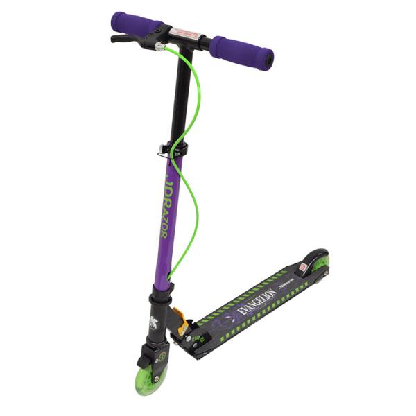 ブラックボディにエヴァンゲリオン初号機をモデルとしたパープルとグリーンのカラーリングが施され、電池不要のLEDホイールは走るだけでグリーンに光ります。前輪ハンドルブレーキ付き■重量：2.8kg■対象年齢：6歳以上■耐荷重：90kg■材質：フ...