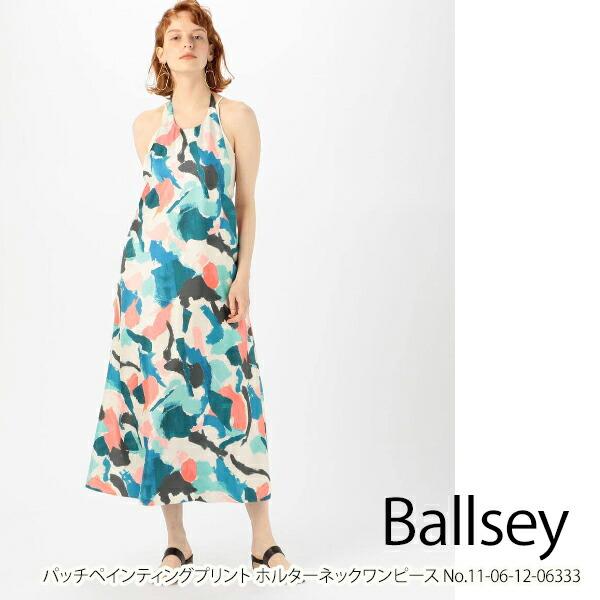 ・ブランドBallsey(ボールジィ)・カラー54/ホワイト・特徴 シルクのような滑らかなタッチとほのかな光沢感が特徴のポリエステルツイル素材を使用したワンピース。〈Ballsey〉オリジナルのプリントはコーラルピンクをアクセントにした寒色...