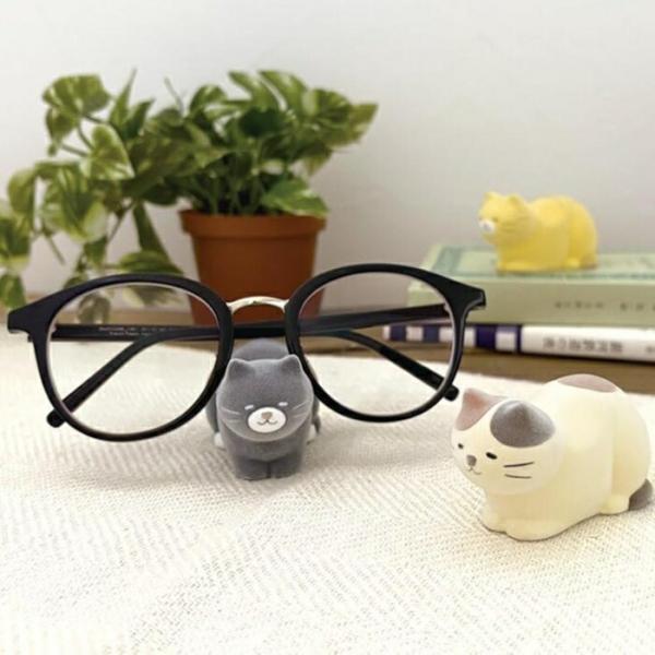 品番香箱ねこのメガネスタンドみけ　とら　くろサイズ約37×68×h38 mm素材ポリレジン製原産国中国ブランドデコレ　DECOLEご注意※1つの価格です。※DECOLE商品全般について。多少の色ムラ、塗装はがれ、傷、へこみなどがある場合があ...