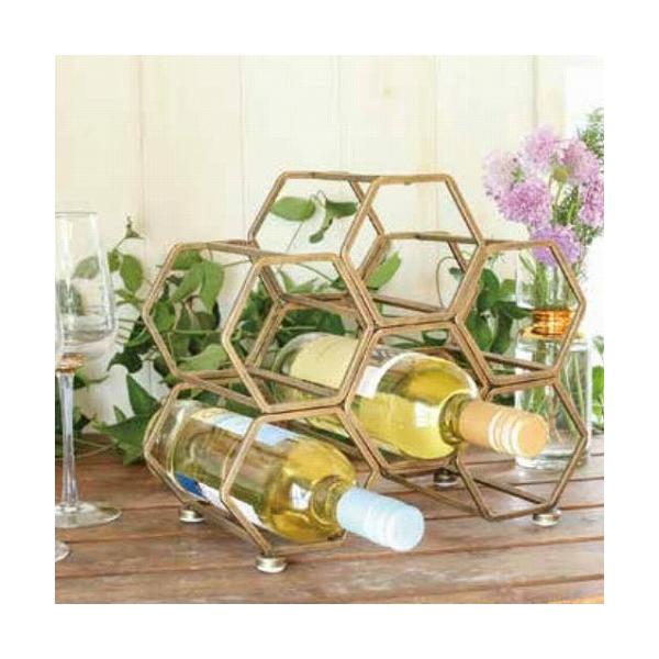 ダルトン社より、ハニカム ワイン ラックのご紹介です。■まるで蜂の巣を切り取ったかのような形状のワインラック。■主張しすぎないアンティーク感漂うゴールドの色味、独特な造形はインテリアのアクセントとして存在感を発揮します。■サイズ感は控えめな...