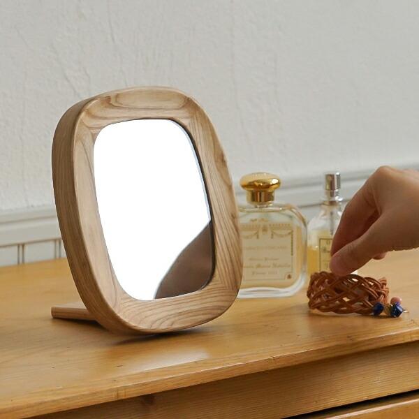 フィンランド語で「やあ!」「こんにちは!」を表す言葉”Moi(モイ)”から名付けた置き型ミラーのご紹介です。毎日使う鏡は、気の置けない相棒みたいな存在。・本体は105度と125度のふたつの角度で使用可能です。105度は正面から見る置き型ミラ...