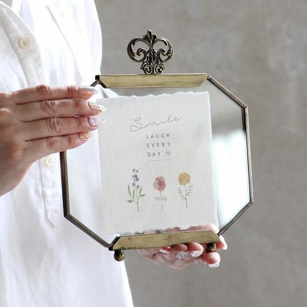 品番SPICE OF LIFE スパイスLUXE イーゼルフォトフレーム オクタゴンDRDS2390サイズ約w200×d75×h195mm重さ約450g素材アイアン、ガラス原産国中国備考アンティーク調ブランドSPICE OF LIFEスパイ...