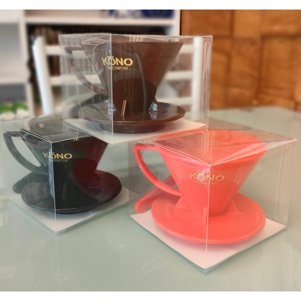 円すいのドリッパーは、中心に湯を注ぎやすいので粉に均一に浸透する構造です。ネルのように湯がまっすぐに下に落ち、横から抜けにくいのが特徴です。コーヒ−が持つ本来の香味を引き出せるドリッパーですので大変お勧めです。原料樹脂はアクリル樹脂。カラー...
