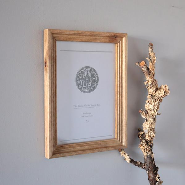 ■商品名 / WOOD FRAME A4■品番 / GU24063050■SIZE /  フレーム：H 34.7cm　W 26cm　D2.8cm写真（A4）：H 29.7cm　W 21cm※写真は付属しておりません。■素材 / チーク材、ガ...