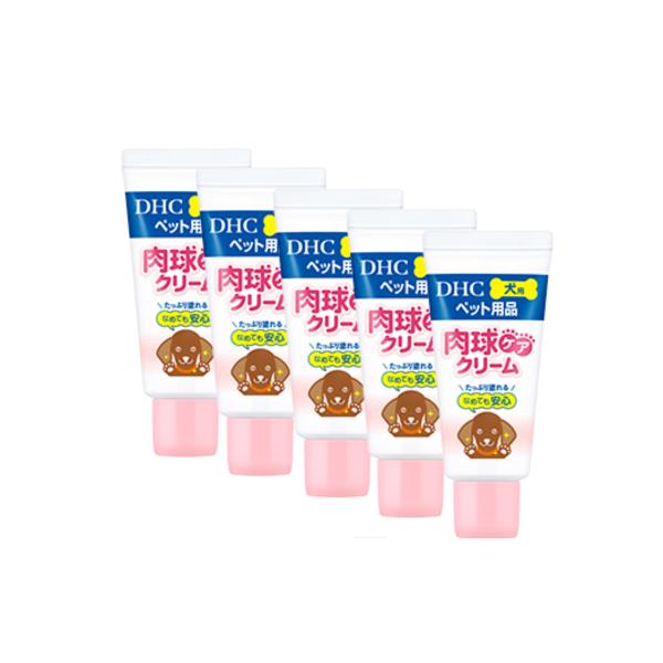 肉球は老化や外気・室内の空調による影響、散歩など、さまざまな原因によって乾燥しがちです。放っておくと、ガサガサになったりひび割れを起こす原因に。乾燥した肉球は滑りやすく、特にフローリングで暮らすワンちゃんはひざや腰などに負担がかかってしまい...