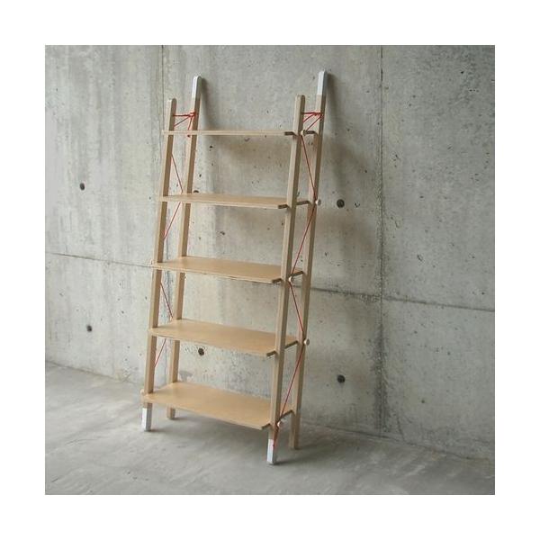 折畳みできるシューズラックです。2段目4段目の棚板を跳ね上げて、ブーツの収納も可能です。 アクセントの赤い紐には、鍵、靴べらなどを掛けられ便利です。脚の白い部分はゴム塗料の為、 床や壁を傷つけず滑り止めの効果も。リビングラックとして本や雑誌...