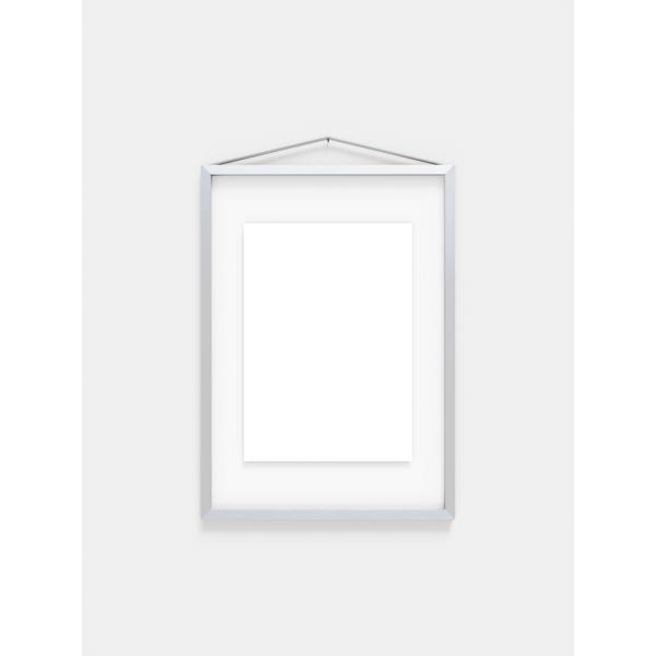 ＜北欧 MOEBE ムーベのフレーム＞北欧 MOEBEのFRAMEは、普遍の形ともいえる額縁をこれまでにない観点から捉え直しデザインされたモダンでおしゃれなフレームです。 ポスター、ポストカード、写真、ドライフラワー、手ぬぐい、Tシャツ、色...