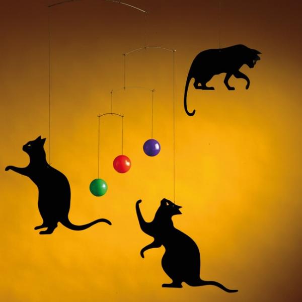 空中でゆらゆらと揺れるモビール。子供部屋はもちろん、遊び心のある大人のインテリアとしても存在感を発揮します。最高のモビールの動きは、正確なバランスポイントが必要となります。お互いのモビールは、注意深く集合し、熟練の技によってバランスが保たれ...