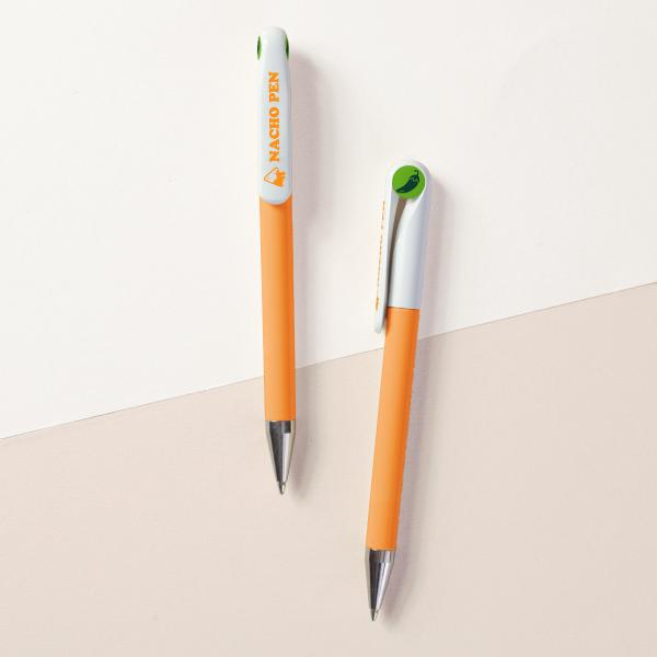 超巨大インク内蔵！大量に廃棄され無駄になっていく普通のボールペンとは違い、インクの詰め替え無しで7年間使えるボールペン。このセブンイヤーボールペンは、毎日1.7m書いたとして7年間の使用が可能。環境にもお財布にも優しいペンです。もちろん、イ...