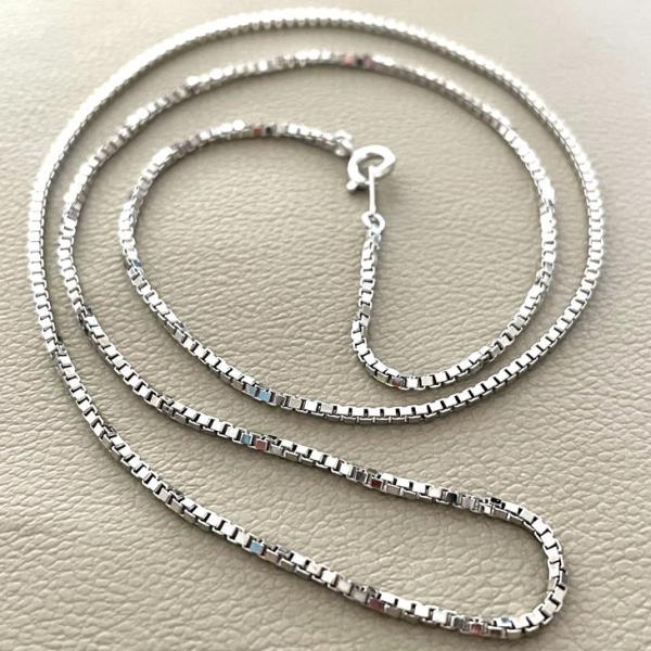 商　品　詳　細素材：アクセサリー合金加工：特殊ゲルマニウムプレーティングゲルマニウム純度：99.99%〜 表面加工：ロジウムメッキサイズ（約）：長さ55ｃｍ×幅1.5mｍ　重量（約）：6.0ｇ広告文責：株式会社アンテル／お問い合わせ先：03...