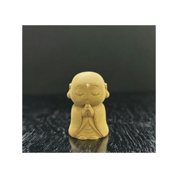 サイズ：（約）高3×横2×奥行2cm重　量：（約）5g材　質：白檀、天然ダイヤモンド生産国：中国製（白檀はオーストラリア産）作者：葉小鵬（中国工芸美術大師）付属品：専用袋広告文責：株式会社アンテル　03-6264-8629※天然木手彫り作品...