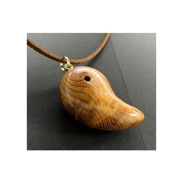 寸法：（ 約） 縦4 × 横2.5 × 厚み1.5cm材質： 屋久杉、合皮付属品： 屋久杉認定シール付広告文責：株式会社アンテル　03-6264-8629※商品の特性上、木目の模様は1点１点異なります。ご了承ください。関連ワード： 屋久杉 ...