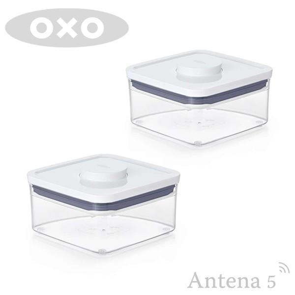 「OXO（オクソー）」の片手で簡単に開閉できる乾燥食品用の保存容器、ポップコンテナのミニ×2個セットです。フタ部分の横幅・奥行が各16cmの正方形タイプ「ビッグスクエア」シリーズです。フタの真ん中についているボタンを押すだけで開き、ポップア...