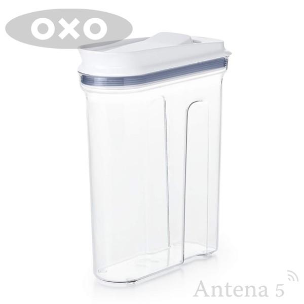 「OXO（オクソー）」の片手で簡単にフタの開閉ができるドライフード用のディスペンサー（大サイズ）です。片手でフタのオープン・クローズを簡単に行えます。器にも注ぎやすい形状なので、朝食用のシリアルやグラノーラなどの保存にピッタリです。本体の側...