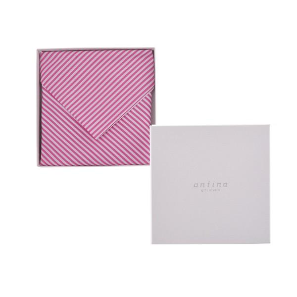 素材感が目を引く1枚。丈夫で耐久性があり、吸水性もあるシャツ生地は、ハンカチの素材にぴったりです。[サイズ]約縦46×横46cmこの商品はこのような用途(贈り物・プレゼント)におすすめです【お祝い返し・内祝い】【結婚祝い】【結婚内祝い】【出...