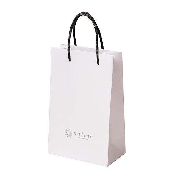 [サイズ]約幅16×マチ9×高さ25cm※カードカタログ全般におすすめです。冊子カタログギフトは1つ上のSサイズが適応サイズです。※デザインは改良等の為、予告なく変更になる場合がございます。ご了承ください。※お手渡し時に入れられる商品や数量...