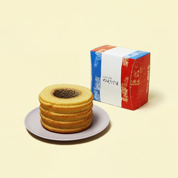 ボリュームも味も大満足のスイーツ東京・赤坂の仏蘭西厨房「かえりやま」がお届けする、メープルの豊かな風味としっとりした生地が特徴のバウムクーヘン。[賞味期間]常温30日[箱サイズ]約縦13.5×横15.5×高さ8cmこの商品はこのような用途(...