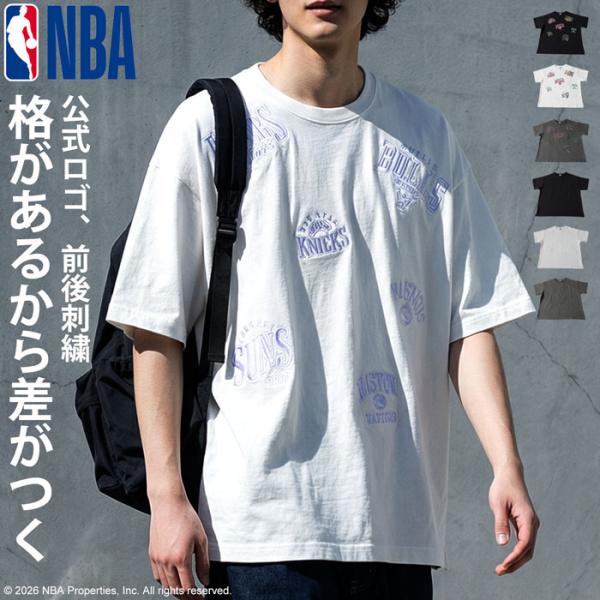 ×メール便不可！※詳細をPCサイトよりご購入前にご確認下さいませ。NBAロゴ刺繍を前面・袖・背面すべてに施した贅沢な綿100％Tシャツは、クルーネック×ドロップショルダーの半袖仕様で、抜け感あるサイドスリット形状が魅力のユニセックス対応アイテム。