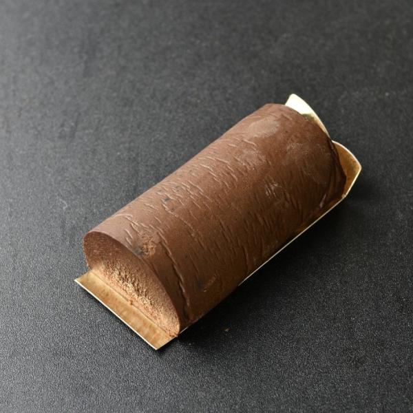 濃厚で滑らかなスイス産チョコレートの焼き菓子。コニャックを混ぜ込み風味豊かに仕上げました。薄くスライスして頂き、お召し上がりいただくのがお勧めです。卵黄は、エグロワイヤルという、餌にこだわり、卵特有の生臭さのないものを使用。バターは北海道チ...