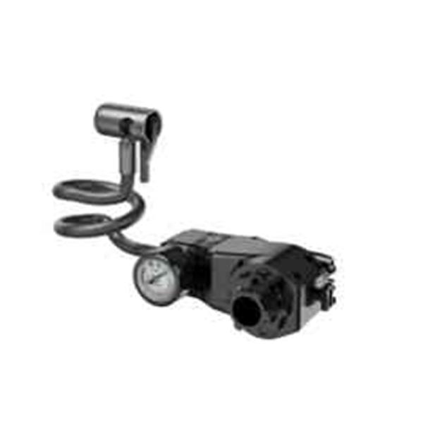 【商品概要】マキタの電池が使い回せるマルチツール（マルチヘッドツール）の本体に対応する、エアーポンプです。約７バールの圧力がでるので、タイヤの空気やボールの空気入れなどに使えます。アダプターヘッドは３つ付属