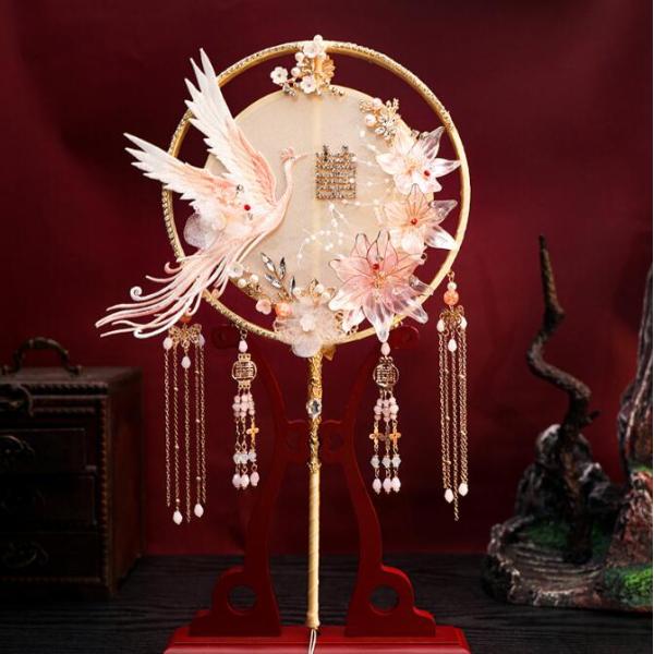 　　　　　　　　　　　　 　　　   商品詳細  中華風コスプレグッズ、オリジナル舞台道具 内容   扇子 サイズ   写真をご確認ください 素材   合金  注意事項：   1.合金素材、柔らかい素材で運送中に形は崩れる場合がございます、...