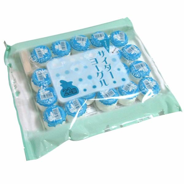 定番駄菓子の手のひらサイズのサイダーヨーグルです。