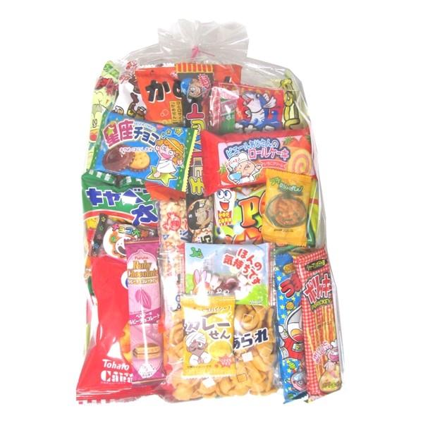詰め合わせの内容は、スナック類、グミ類、ラムネ類、いか類、あめ類、チョコレート類（冬季のみ）等からランダムに詰め合わせいたします。品数は約２５〜２８種類ぐらい入ります。●袋詰めの大きさはあくまでもサンプル品の大きさです。詰め合わせるお菓子の...