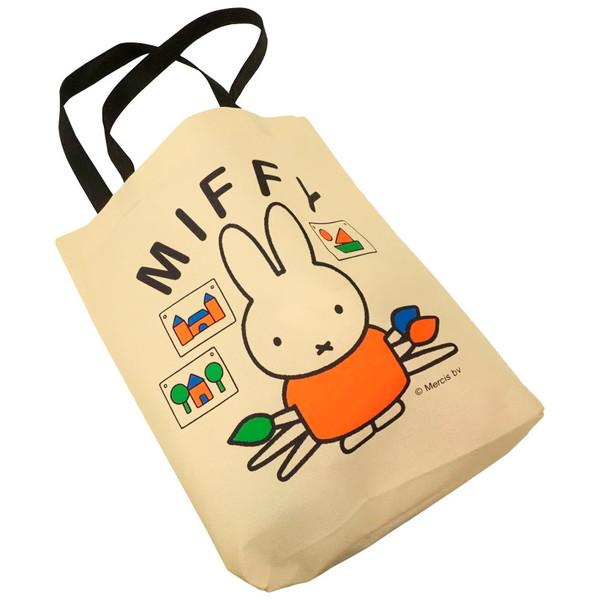 ミッフィー不織布トートバッグの駄菓子詰め合わせです！詰め合わせの内容は、スナック類、グミ類、ラムネ類、いか類、あめ類、チョコレート類（冬季のみ）等からランダムに詰め合わせいたします。品数は約7種類ぐらい入ります。商品サイズ　H390×W36...