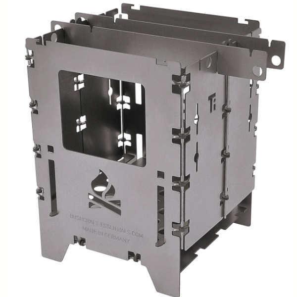 日本の正規販売代理店による安心サポート【30日の交換保証付】・調理、暖房、バーベキュー用の非常に効率的なポータブルマルチ燃料ストーブで、折りたたんだときはわずか1cmの厚さです。・屋外でのハイキング、キャンプ、トレッキング、ブッシュクラフト...