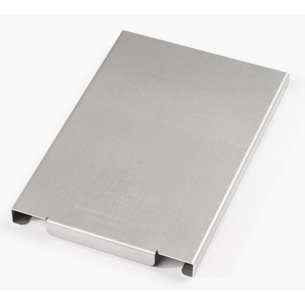 Bushbox / Bushcraft Essentials・寸法約19 x 13 x 1.5 cm /重量約255g ステンレス製 ブッシュボックスが挿入された多機能ケースは、 レザーポーチブッシュボックスに収納できます。・マルチファンク...