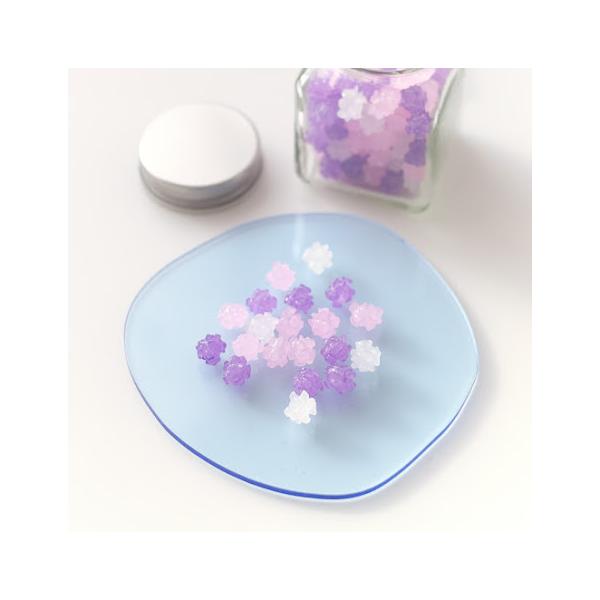 ※翌日発送を心がけておりますが、商品の入荷状況によって、　商品の到着が遅れる場合がございます。　何卒ご了承頂けますようによろしくお願い致します。グレープ・ピーチ・グレープフルーツ味。ふじの花を思わせる、気品あふれる紫色が印象的な「金平糖 ふ...