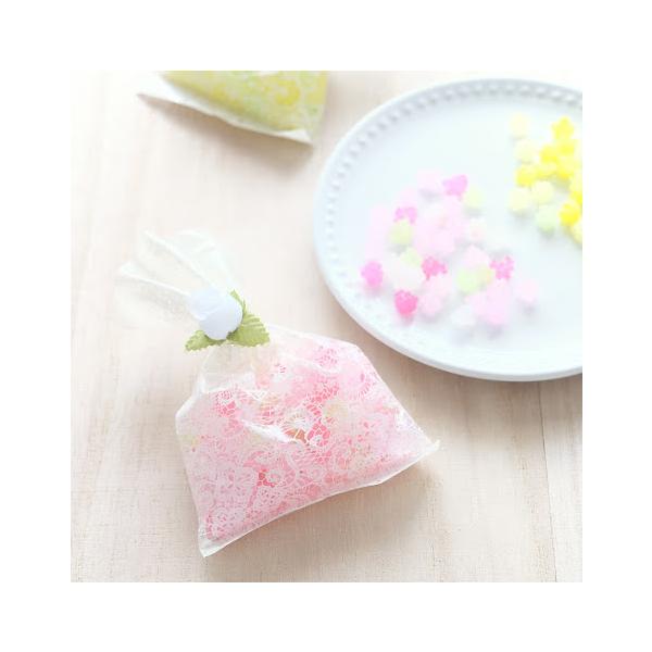 可愛らしいプチ袋に色とりどりの金平糖を詰め、ワンポイントとして白花を添えた「寿金平糖」が、装い新たにリニューアルしました。冠婚葬祭をはじめ、歓送迎会、卒業・入学など、さまざまな節目の贈り物としてご注文を多くいただいている人気商品です。手のひ...