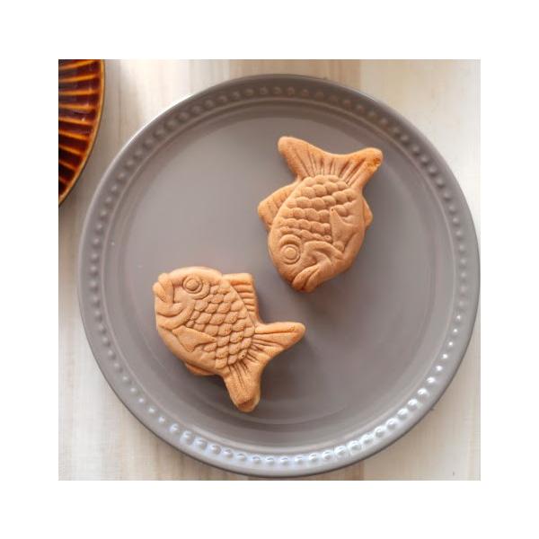 タピオカが生地に混ざっているため、もっちもちの食感が味わえるたい焼きです。そのまま食べても美味しいですが、レンジで少しチンすると焼きたての美味しさが味わえます。