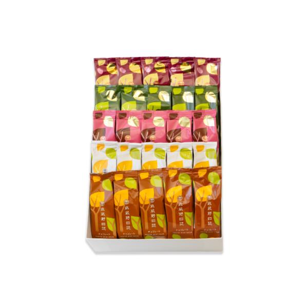 ◆御中元　御歳暮　御年賀 御祝・内祝・ギフト・贈り物に◆可愛らしいミニバウムクーヘンの中に、こだわりのチョコクリームをぎっしり詰めた和菓子屋が送り出す洋とも和とも言えるバウムクーヘンです。チョコクリームとホワイトクリーム、ストロベリークリー...