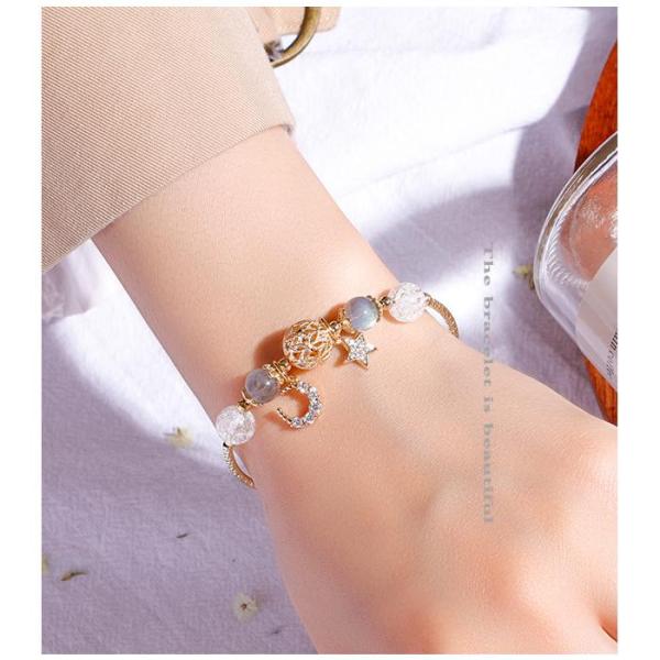 肌馴染みの良いカラーで女性らしいお洒落な天然石ブレスレット♪水晶には浄化作用があり、身につけることで邪気を払い、災難を防いでくれる効果があるといわれています。【愛を呼ぶ石】ムーンストーン　世界各地で「幸福の石」とされるムーンストーンは、中世...