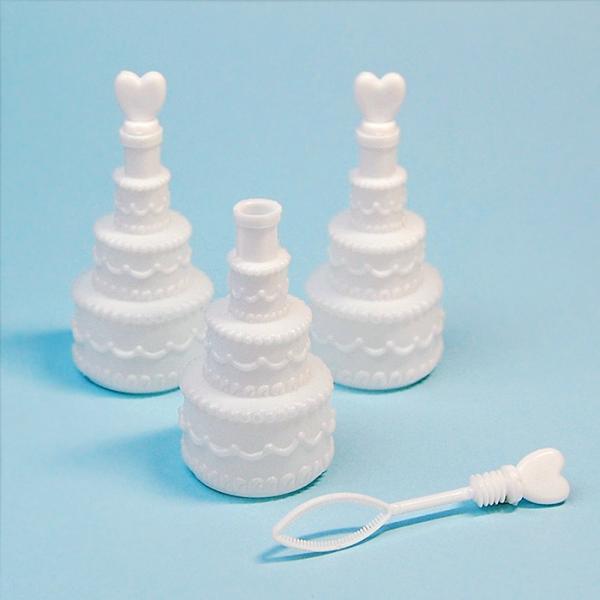 1点からご購入OK! 結婚式のバブルシャワーの演出に。参列者の方にお配りいただける、ケーキ型の入れ物がかわいいシャボン玉です。植物性のしゃぼん液を使用しているので食べ物やお皿に付いても安心です。また、ドレスや衣服についてもシミにならないので...