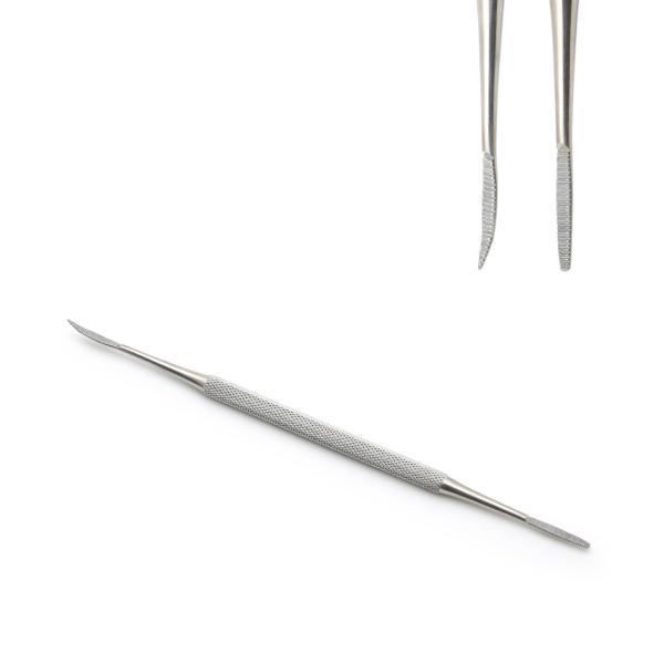 【内容量】 1本【特徴】・爪切りでケアしにくい巻き爪用のファイルです。・細身で、普段削りにくいところまで削れます。・カーブ部分は食い込んだ爪の角に合わせやすいです。・ストレート部分は爪のエッジ部分に使えます。・錆びにくいステンレス材質です。...