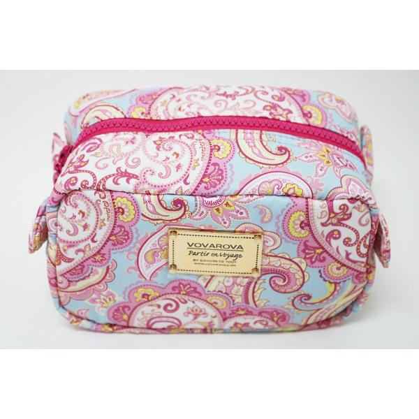 ボバロバのぷっくり可愛いポーチ！！かわいいペイズリー柄が登場♪サイドのリボンがとってもキュート♪たっぷり入るので旅行にも普段使いにも！筆箱代わりや使い方も自由！！サイズ：17cmx10cmx10cm内ポケット（ファスナー付き）　1個内ポケッ...