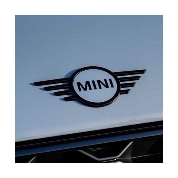 【適合車種】クロスオーバー：F60(2018/03-)<br>フロント用ブラック&amp;モメンタム・グレーエンブレムUntamed Edition専用サイズ：縦 約6.5cm　横 約14.6cm