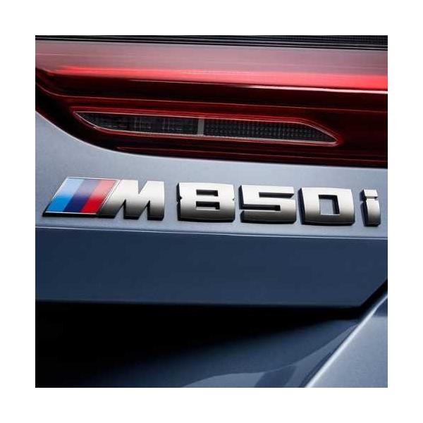 【適合車種】８シリーズ クーペ：G15８シリーズ カブリオレ：G14８シリーズ グランクーペ：G16トランク用"M850i"エンブレムカラー：セリウムグレーサイズ：縦 約 2.0 cm　横 約 18.5 cm<br>