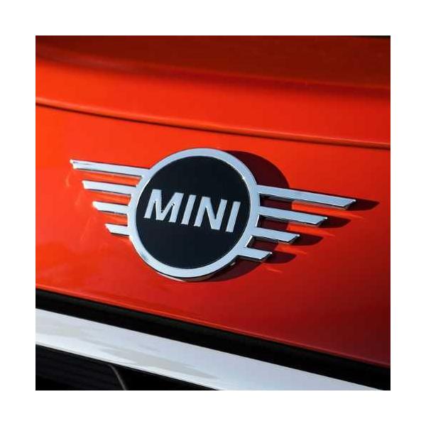 【適合車種】５ドアハッチバック：F55(2018/03-)３ドアハッチバック：F56(2018/03-)カブリオレ：F57(2018/03-)ボンネットに貼付されているエンブレムです。サイズ：縦 約6.5cm　横 約14.5cm関連部品番号...