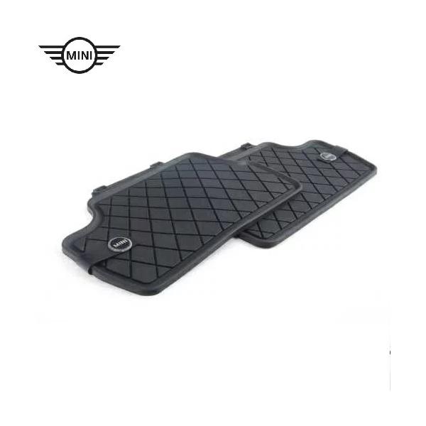 【適合車種】３ドアハッチバック：F66/F56リヤ２枚セット摩耗耐性に優れるカーペット加工のフロア・マット。裏側には水分や汚れから守る樹脂加工が施されています。脱着に便利な、MINI ワードマーク入りボタンの付いた樹脂製グリップ・バンド付き...