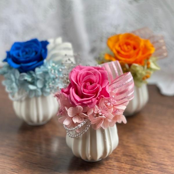 プリザーブドフラワーアレンジです。ちょっとしたスペースにインテリアとしてお花を飾りたい方、何かプレゼントと一緒にお花も贈りたいと思われた方に　最適なサイズのフラワーアレンジメントです。ピンクアレンジ「ラピ」プリザーブドフラワー【バラ、アジサ...