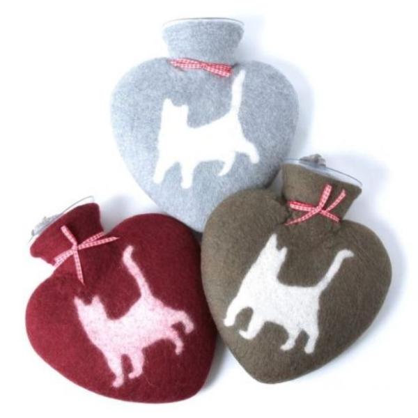 サイズ：W 21.5 x H 24.0 x D 6.5 cm容量：0.7L重量：約280g（ボトルが空の状態で）材質：本体　PVC樹脂、スキュリューキャップ　ポリプロピレン、カバー　ウール100%原産国：ドイツメーカー：　湯たんぽ本体：fa...