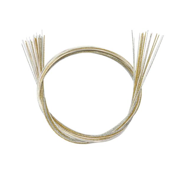 【商品説明】　・キラキラと光沢があり、華やかな場を演出したいときに向いています・紙を紙縒り状にした「芯」に糸とプラスチックフィルムを混ぜ合わせた「紙縒り」を巻いた水引です・素材：和紙・プラスチック　【日本製】・金／銀／白 各１０本　 計３０...