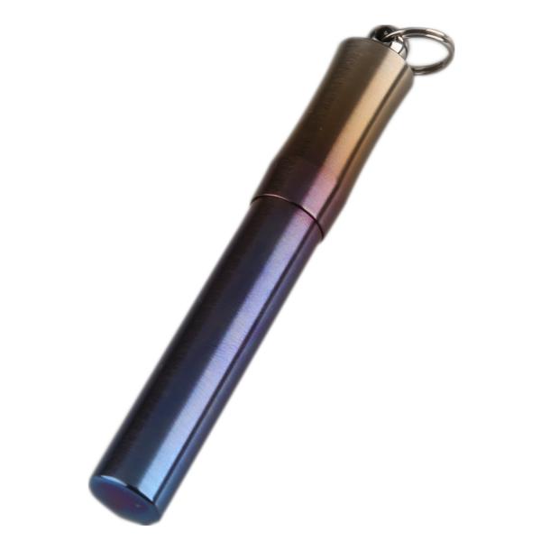 【商品説明】　・お薬や、爪楊枝、イヤリングなどの小物を保管収納に最適・チタンは軽量で環境に優しい、金属アレルギーのある方も安心して着用いただけます・外形のデザインアイデアはオシャレで、普通のケースよりファッション感たっぶりですわ。・素材：チ...